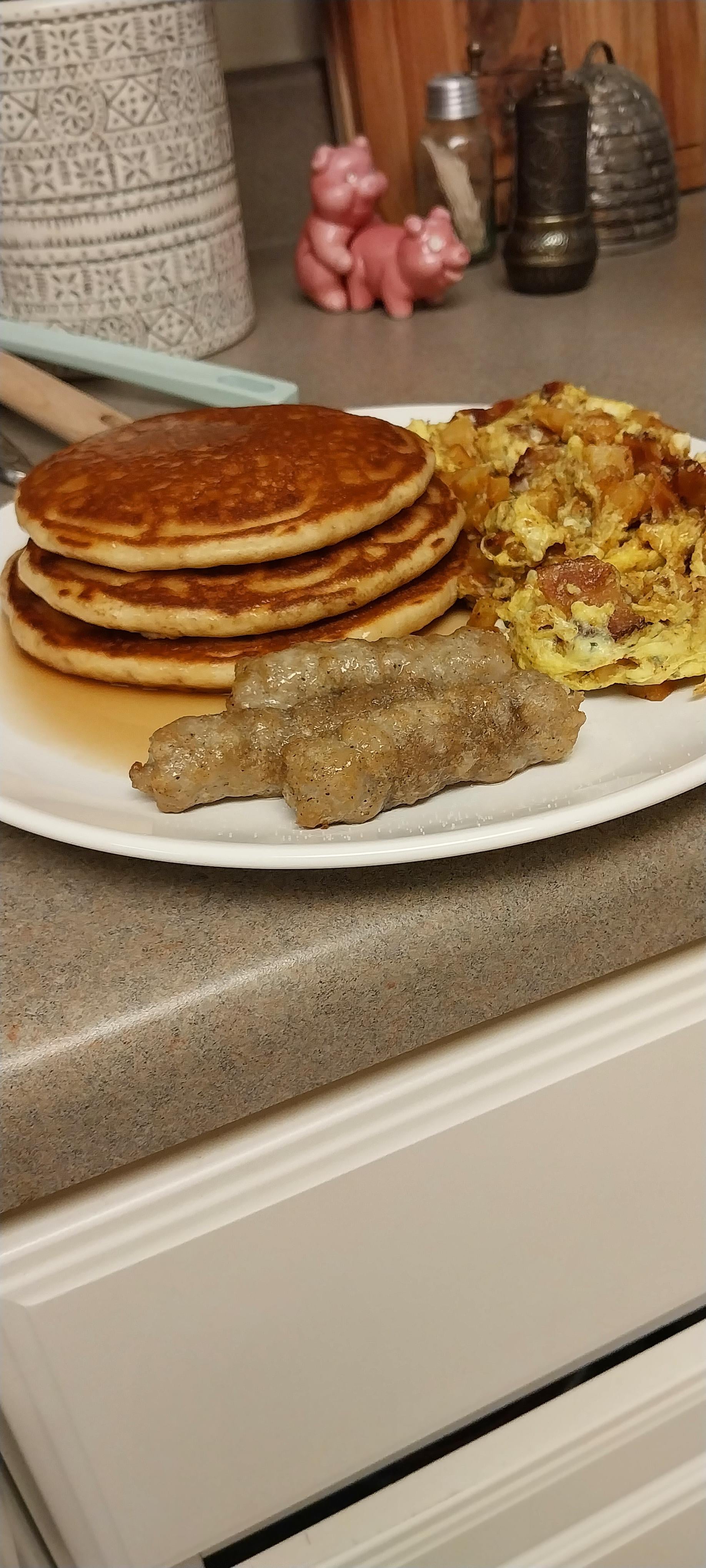 [Homemade] Pancakes cowboy hash and sausage - foodiedude
