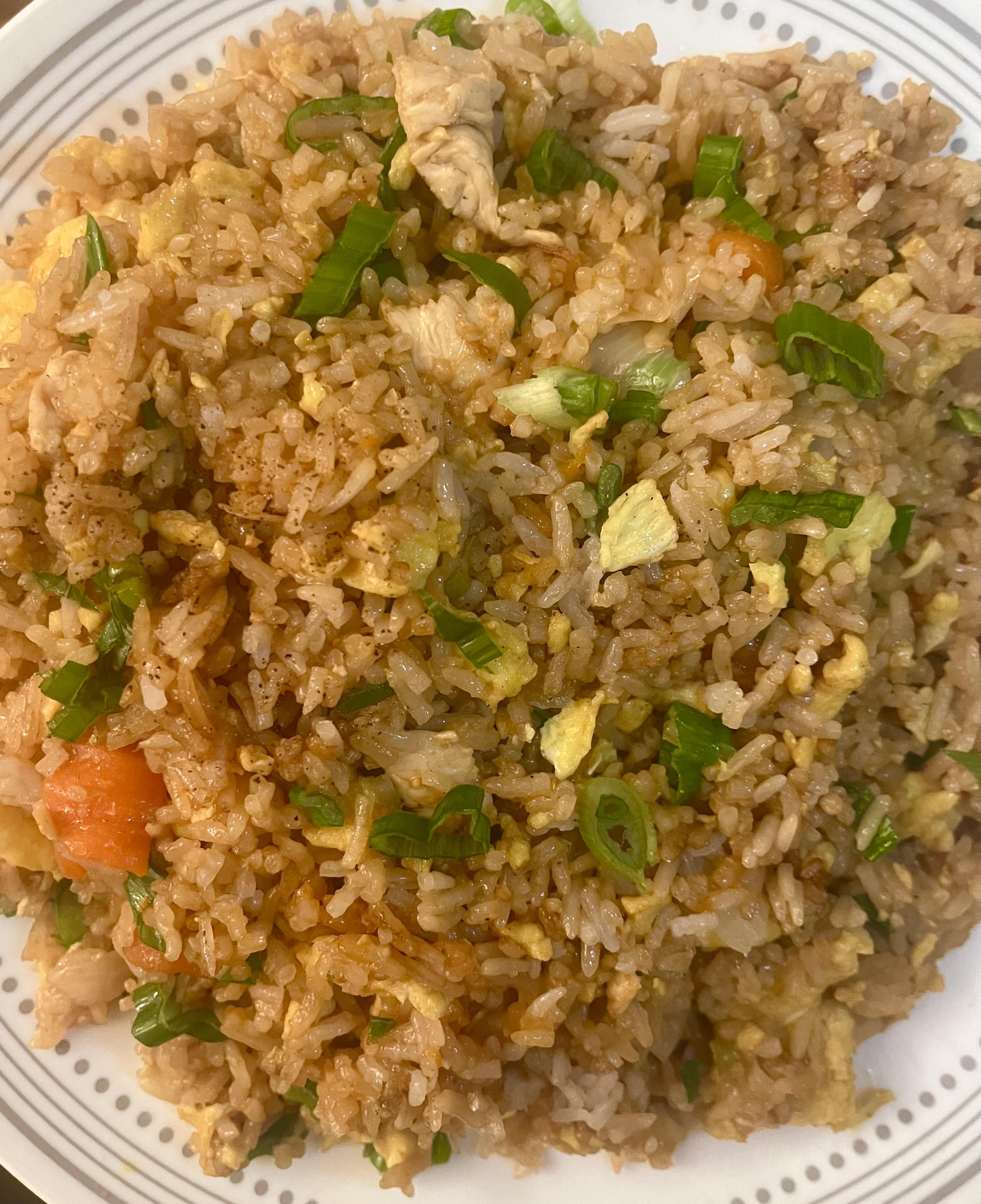[Homemade] Chicken Fried Rice with scallions, carrots, onions, garlic ...